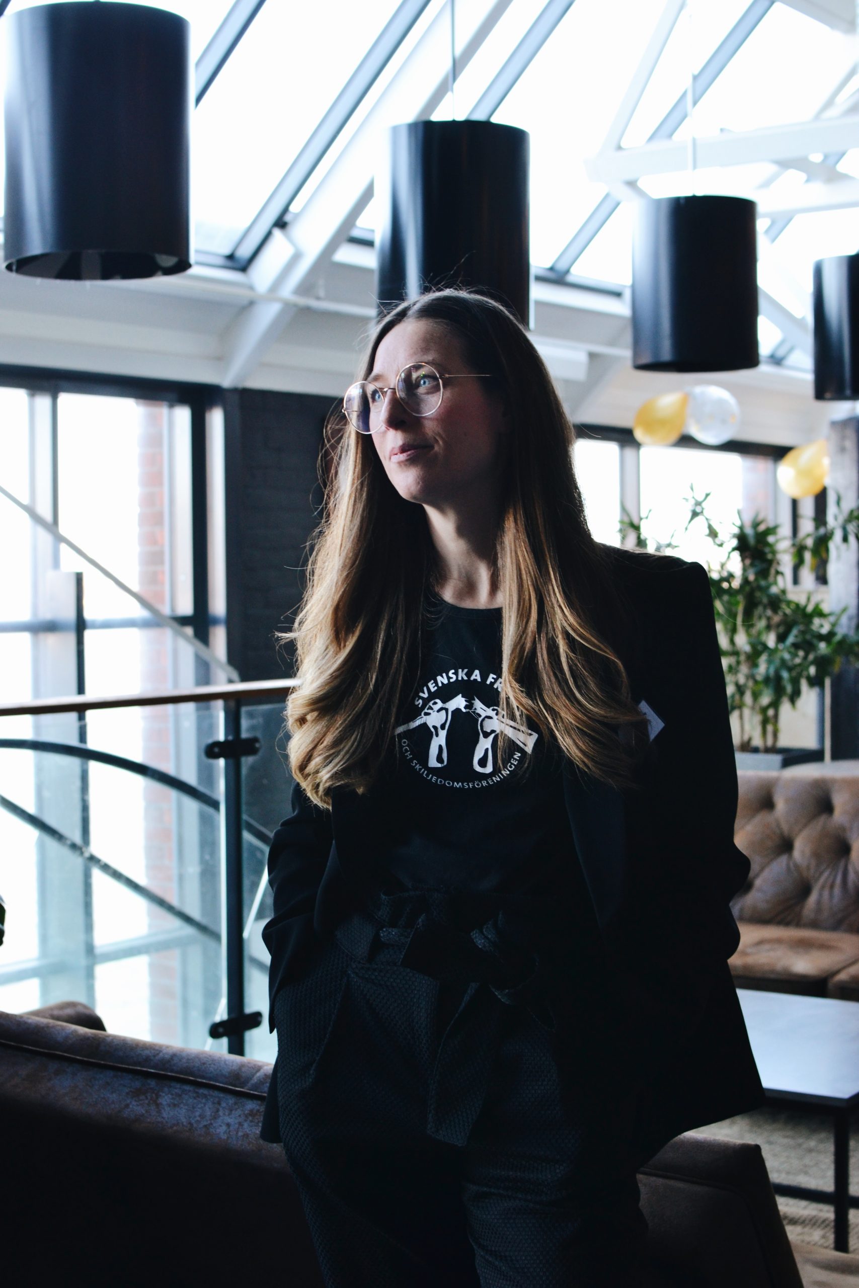 KARIN HAR ORDET: Det är mörkt nu | Svenska Freds